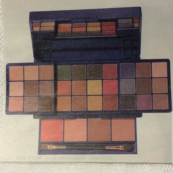 Avon | Makeup | Fmg Glimmer Glow Up Glim Up Mega Palette | Poshmark